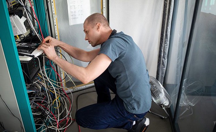 Ausbildung zum Fachinformatiker: Gehalt & Stellen